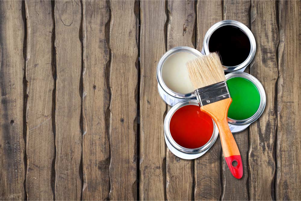 Como pintar madeira: conheça o passo a passo, dicas e materiais